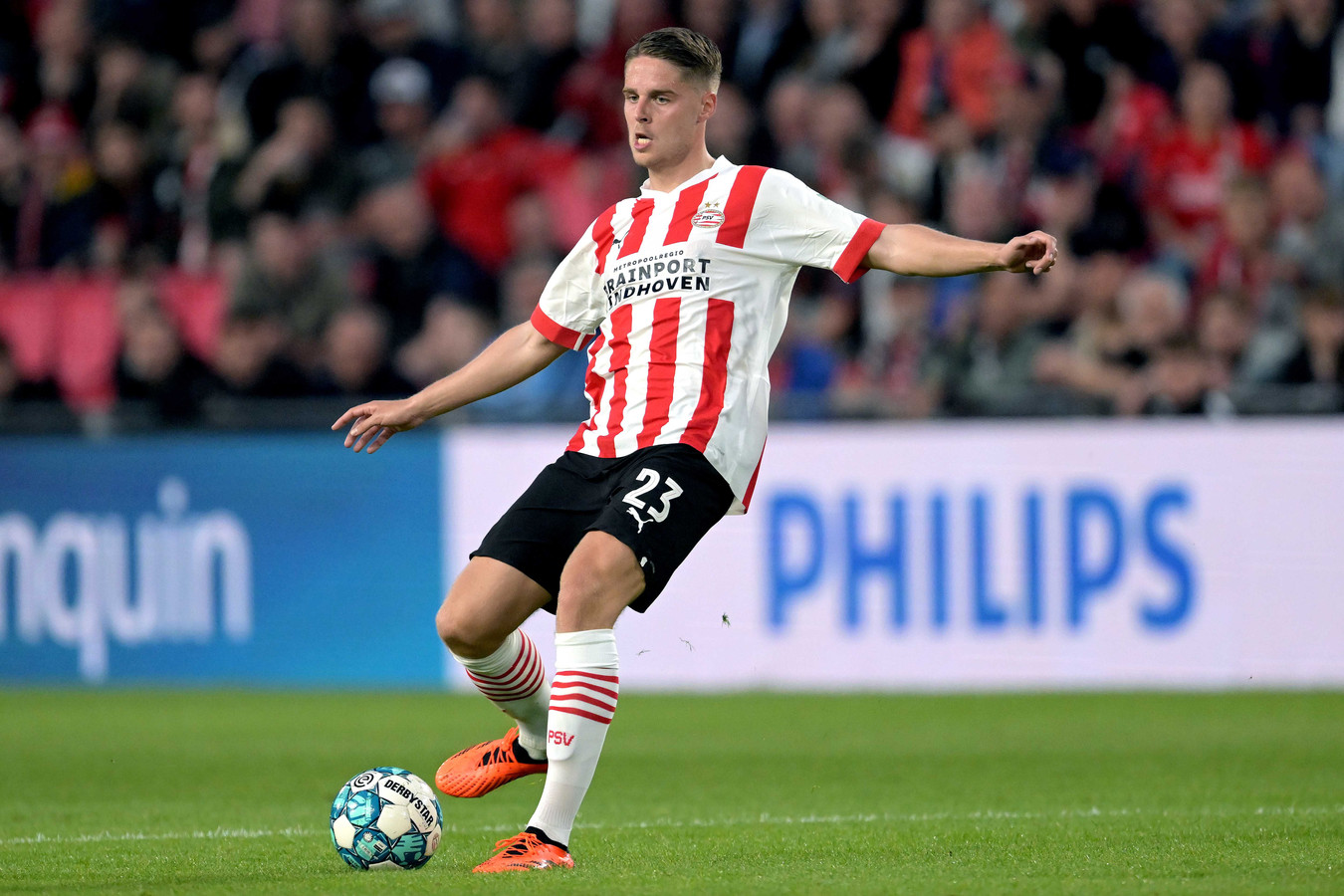 PSV plant vriendschappelijke wedstrijden tegen Premier League-club en ...