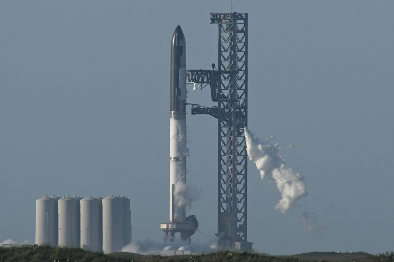 SpaceX onderneemt donderdag nieuwe poging om grootste raket ooit te ...