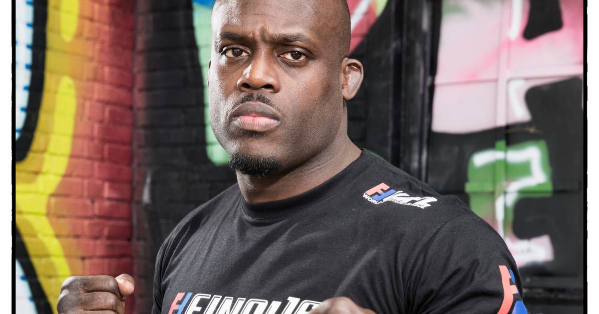 MMA-vechter Melvin Manhoef rijdt inbrekers klem en slaat autoraam kapot ...