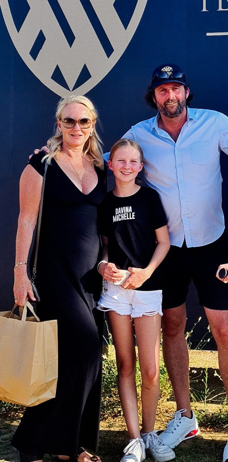 Ineens zwemmen daar twee bootvluchtelingen voor hun zeilboot: ‘Je ...