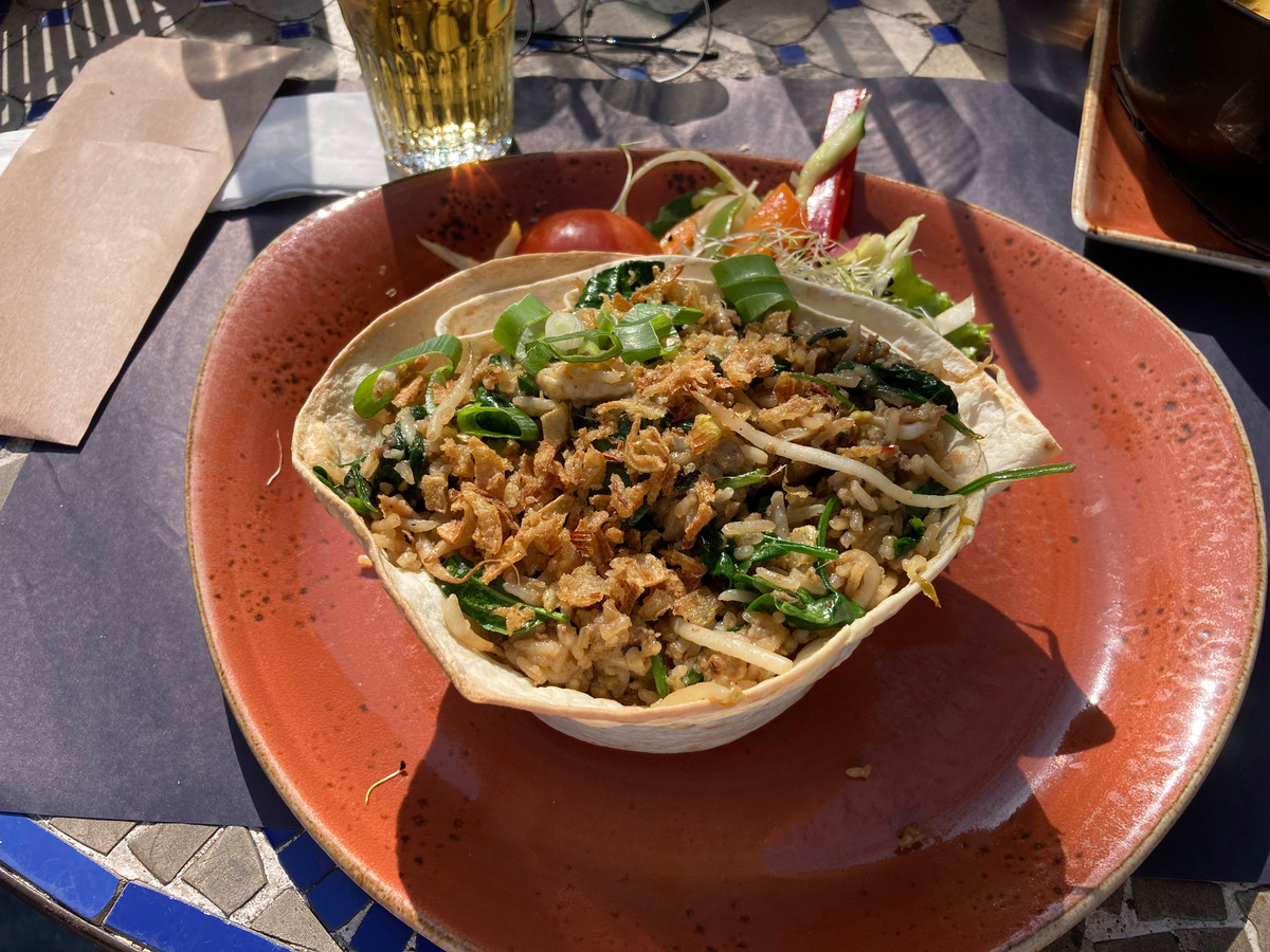 RESTOTIP. De Stoepa in Brugge: “Een streepje zonneschijn? Dan zit het ...