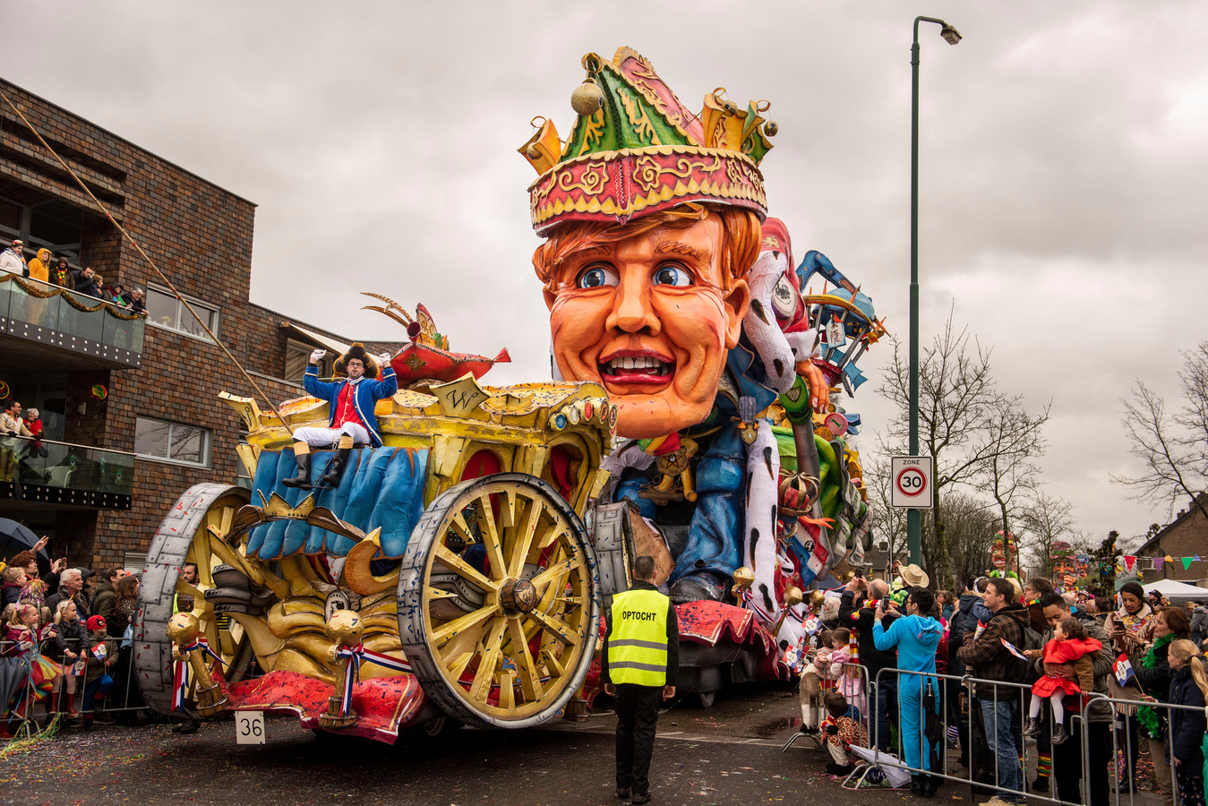 ‘Amazing’ optocht in Prinsenbeek, ook in andere plaatsen prachtige ...