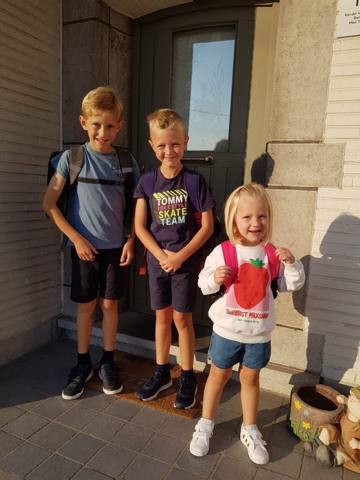 Miel, Tuur en Fien gaan weer naar school | Foto | hln.be Miel, Tuur en Fien gaan weer naar school | Foto | hln.be