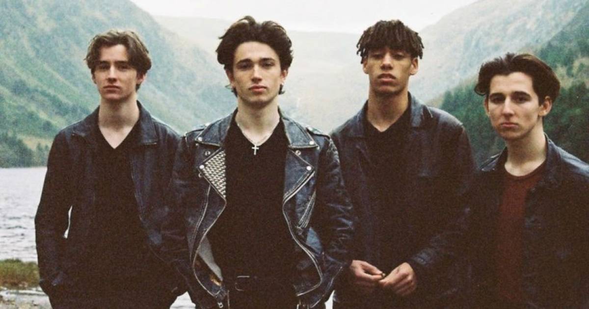 Deze band is van de zoon van een wereldberoemde zanger en treedt op in ...