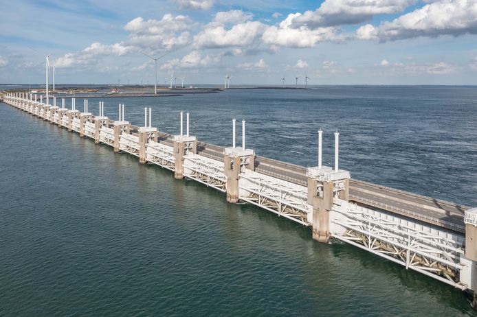 Advies: ‘Vervang dammen door bruggen om Zeeland veilig te houden ...