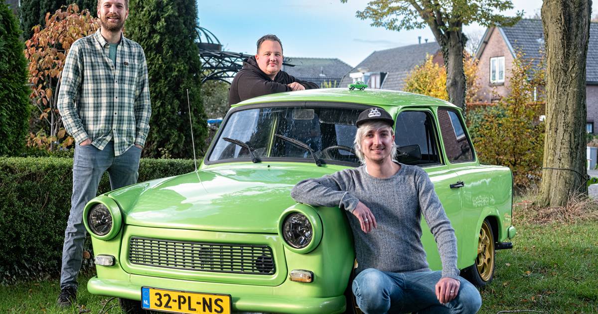 Bij hun bruiloft hadden Stephan en Tim ieder een éigen trouwauto: een ...