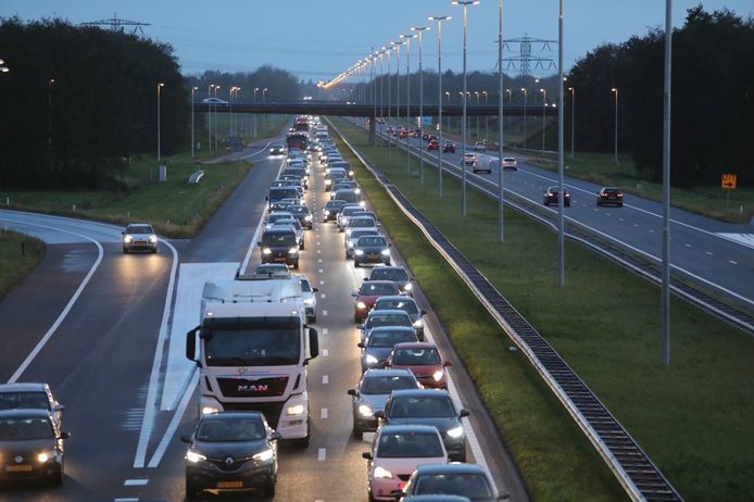 File op A1 bij Voorst na botsing met vier auto’s | Apeldoorn | tubantia.nl