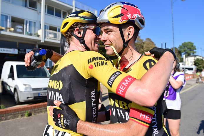 Wout van Aert openhartig over ongeval Nathan Van Hooydonck: ‘We zitten ...
