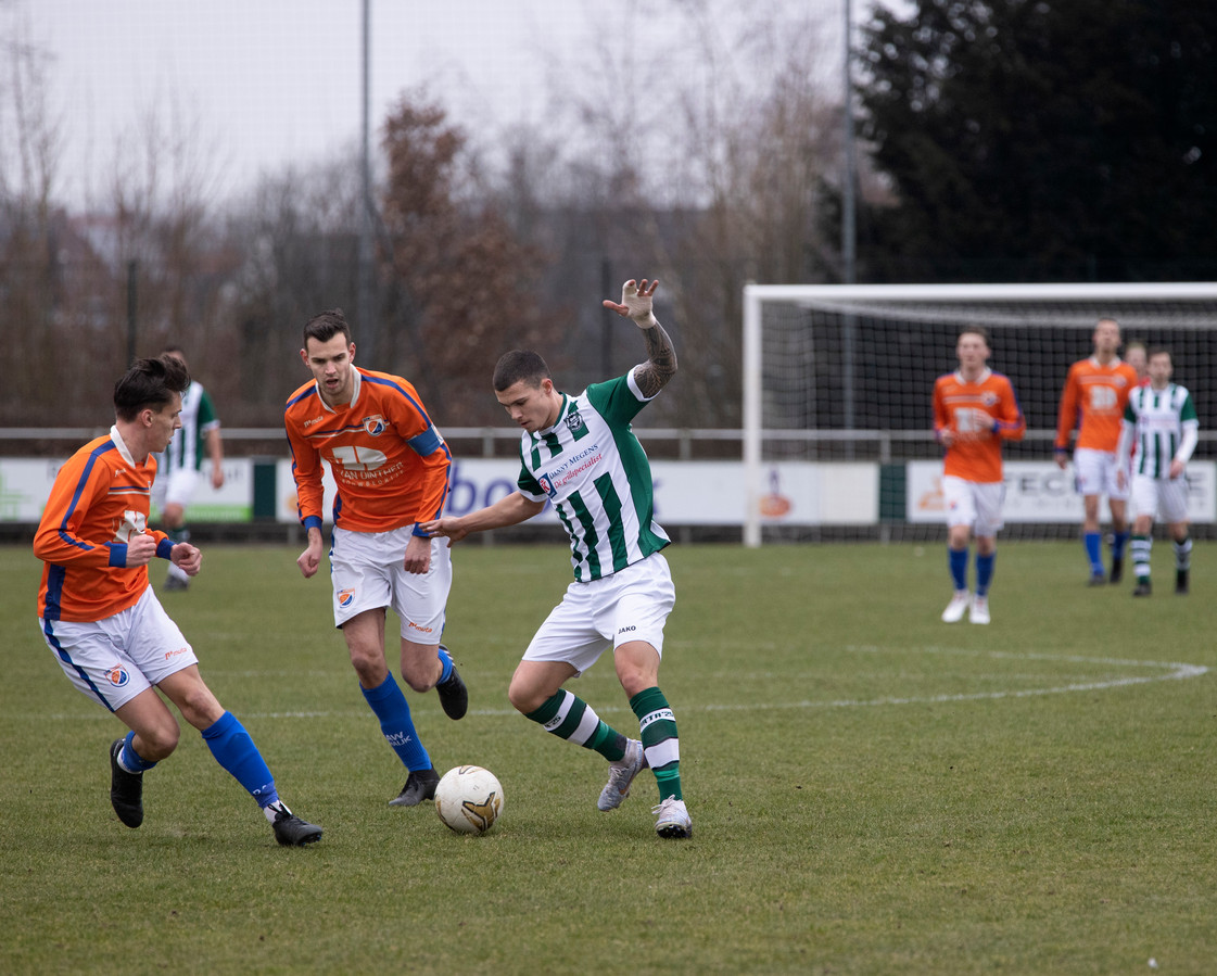 Sparta’25 ziet op de valreep winst in rook opgaan | Foto | AD.nl