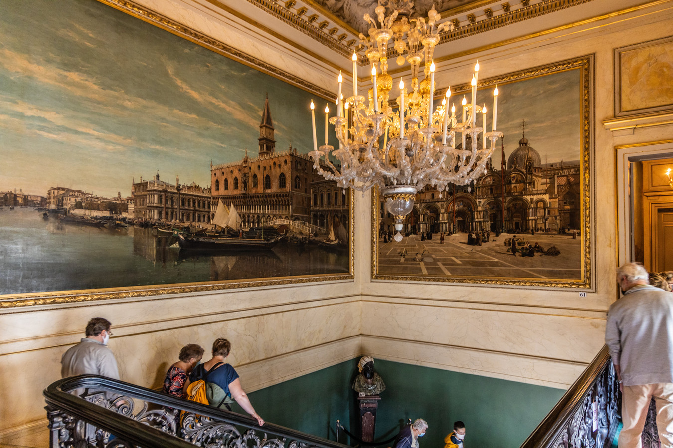 Ondergrondse tunnels en verborgen boodschappen in het plafond: de ...