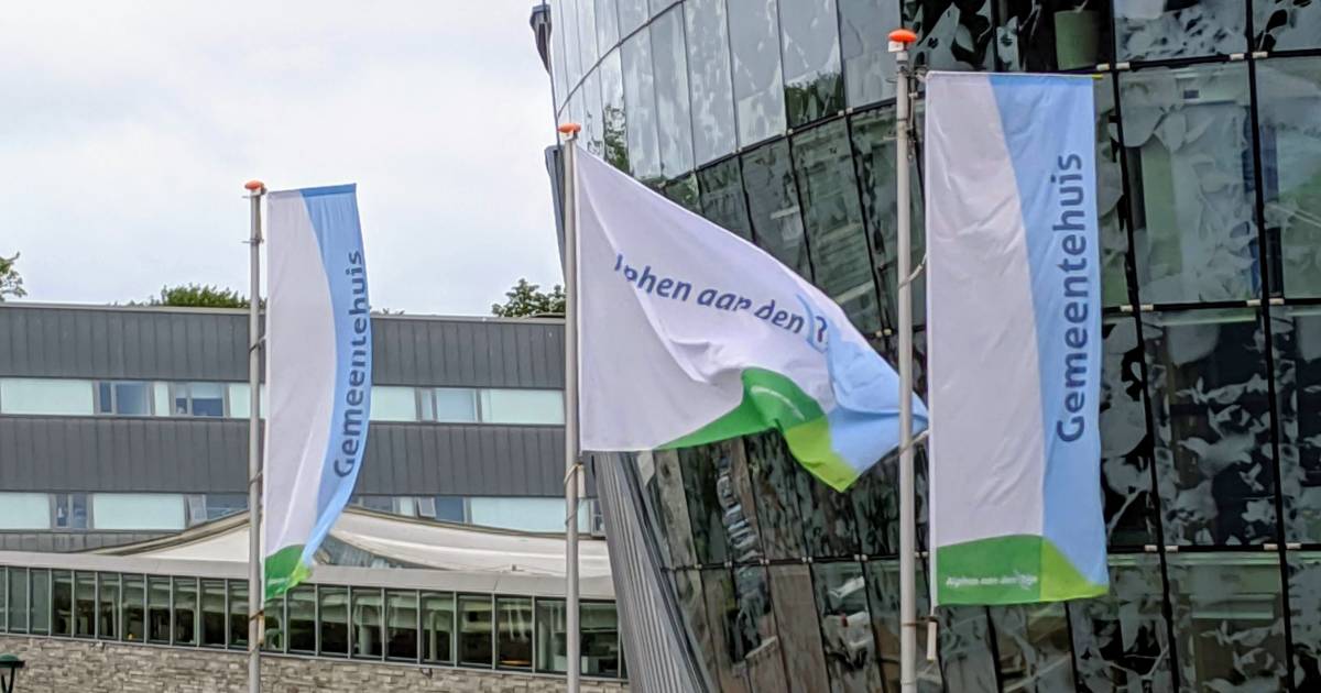 Vergeten vlag te hijsen bij stadhuis: Alphen erkent fout bij vieren 75 ...