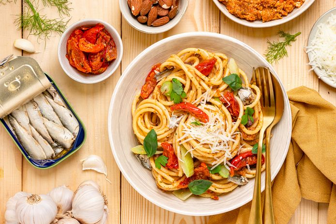 Wat Eten We Vandaag: Bucatini pasta Siciliana | Koken&Eten | AD.nl