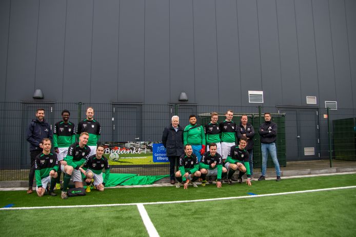 Nieuw kunstgrasveld zonder rubber van SV ’t Harde officieel geopend ...