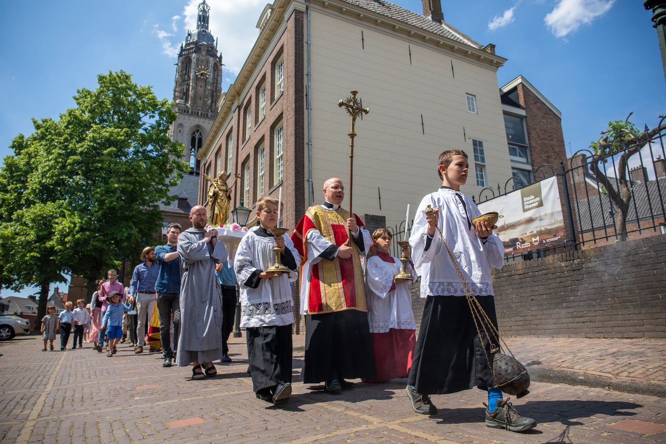 Processie voor Heilige Cunera in Rhenen na vele jaren in ere hersteld ...