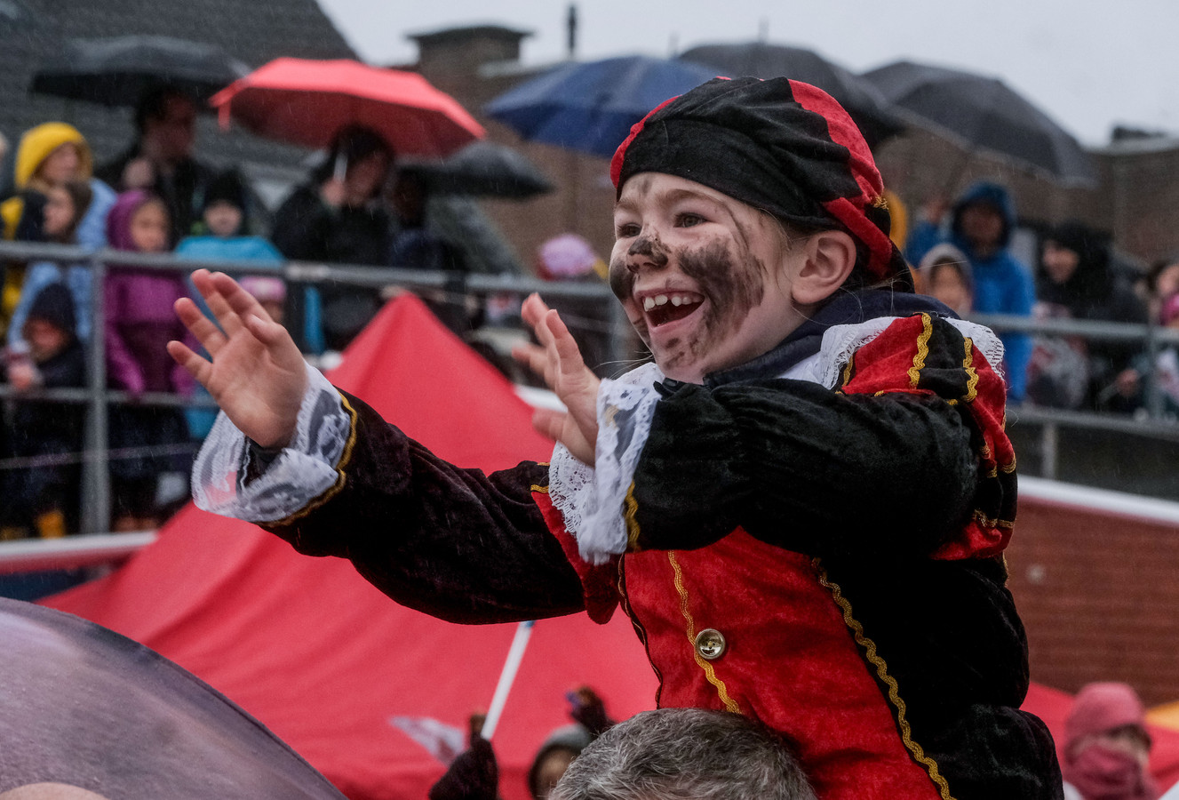 Intrede Sinterklaas in Kortrijk verloopt vreedzaam, ondanks Zwarte ...