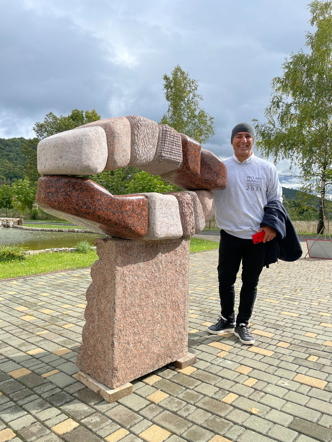 Jorg Van Daele brengt beeldhouwwerken en kunstenaars uit ...