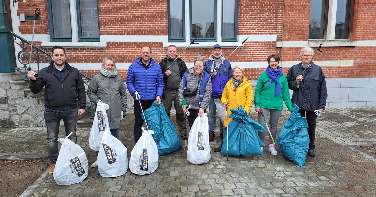 Liberalen ruimen zwerfvuil op in Nielse centrum: “Op uurtje tijd al ...