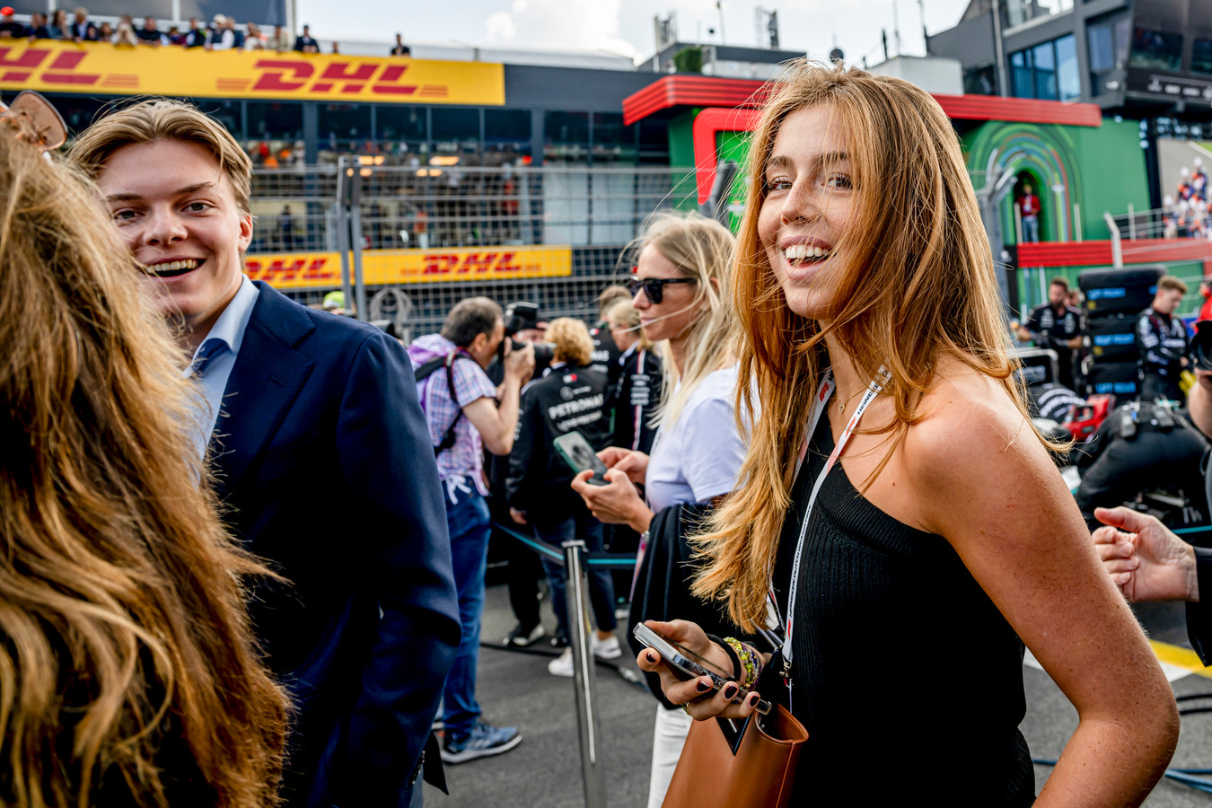 Prinses Alexia straalt in Zandvoort en groepsfoto influencers is goed ...