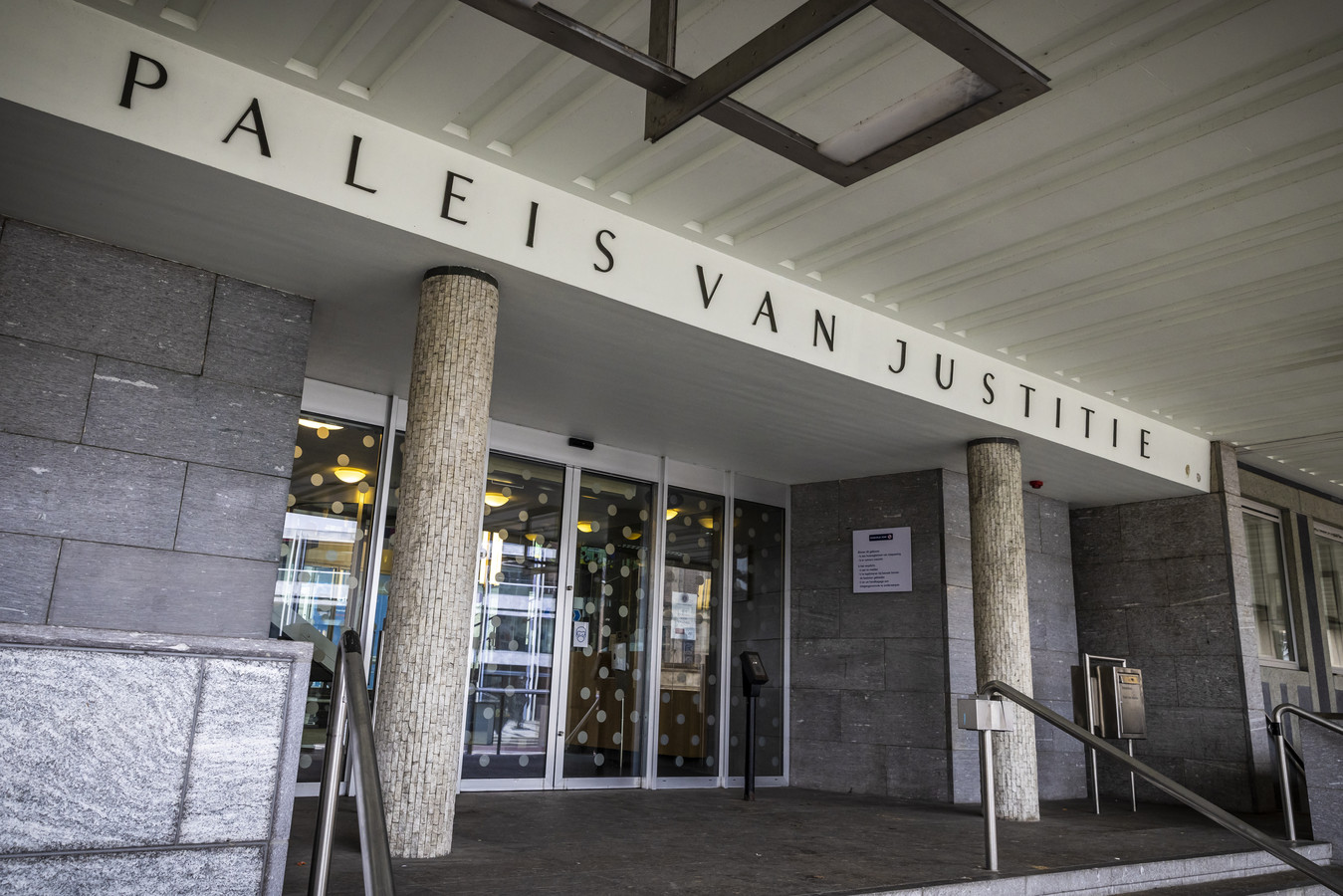 Rechtbank in Arnhem is te klein voor zware strafzaken en is sterk ...