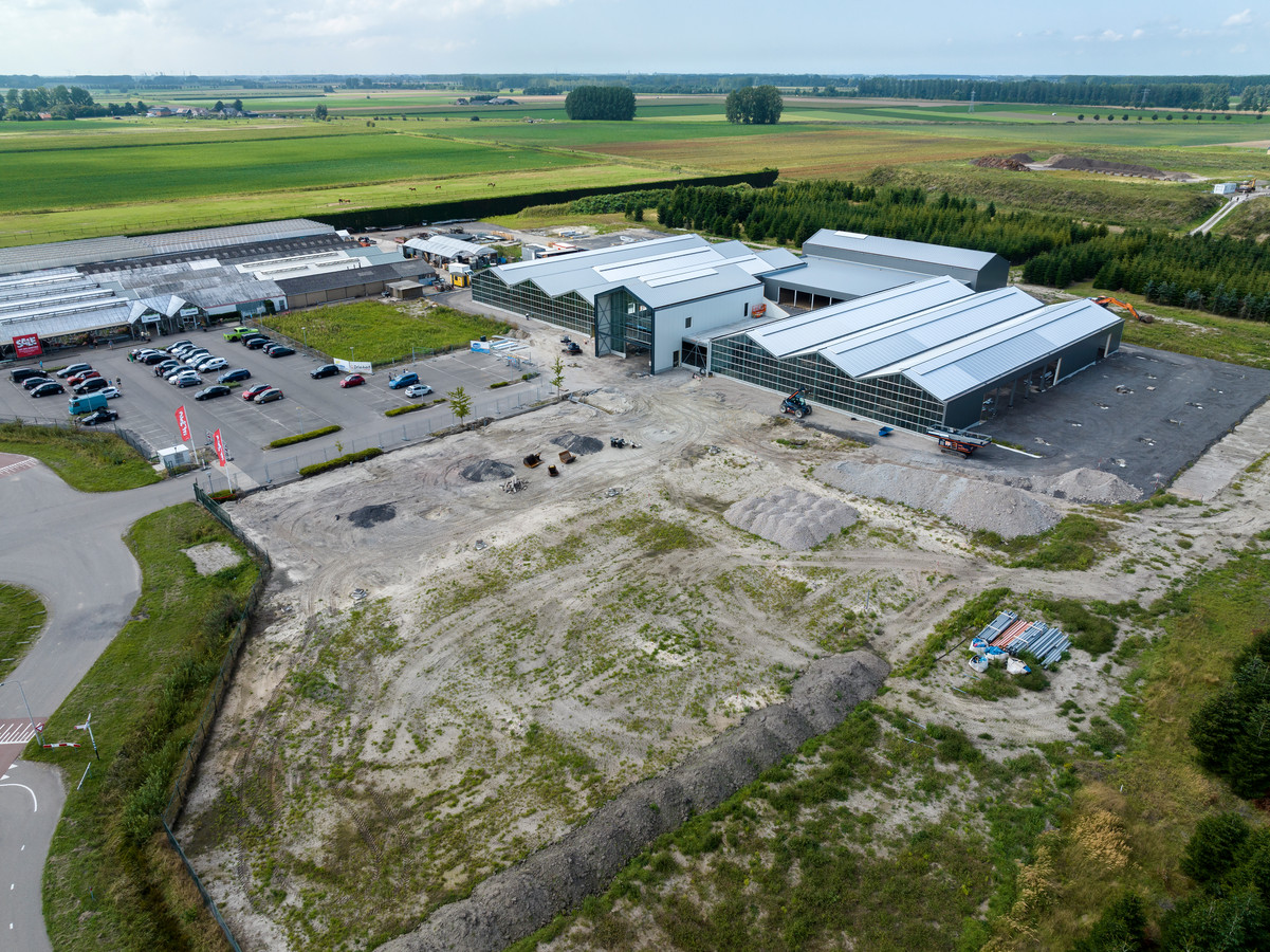 Twee joekels op het industrieterrein en nieuwe Intratuin geven entree ...