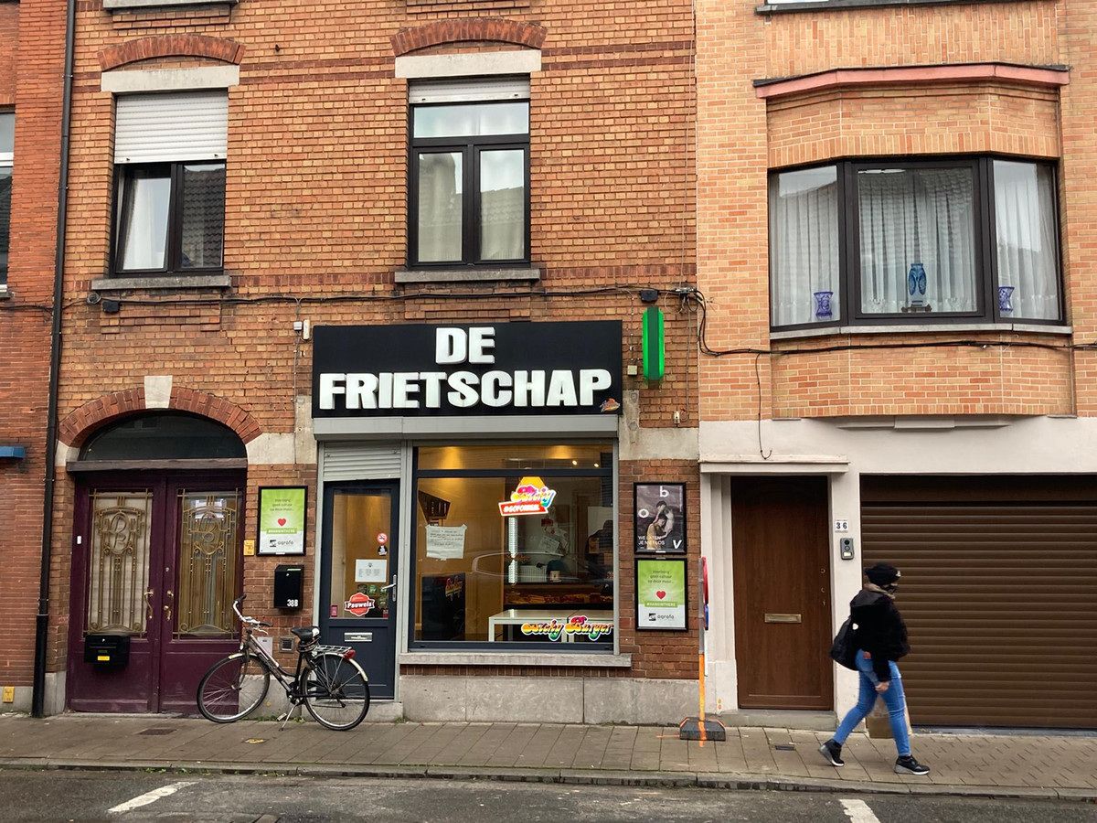 “De stoverijsaus is vermengd met de mayonaise. Het ziet er één groot ...