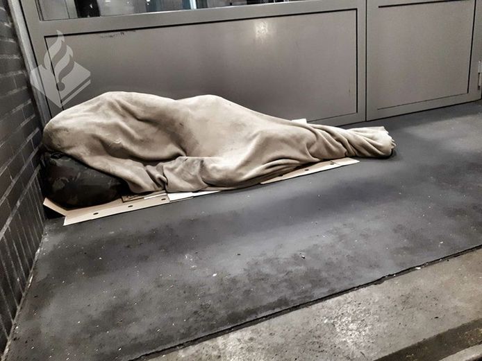 Pech voor poepende zwerver: ook met de kou niet slapen in Tilburgse ...