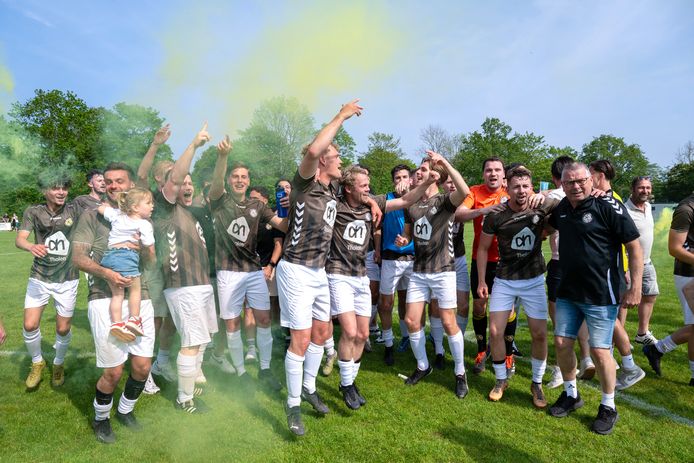 Tholense Boys grijpt titel op veld van Noad'67 en keert na één seizoen terug naar derde klasse ...