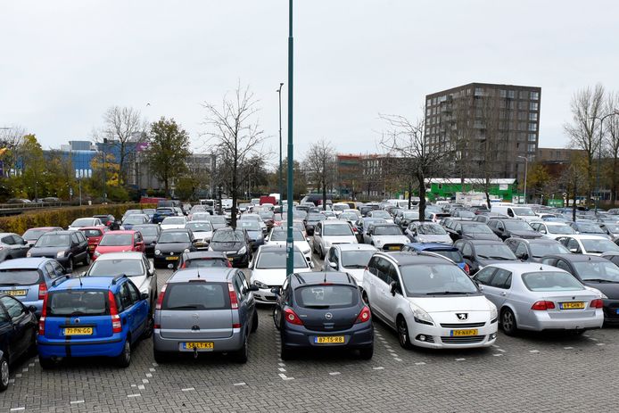 Betaald parkeren bij station Woerden een 'donderslag bij heldere hemel'? Dat is drie jaar ...