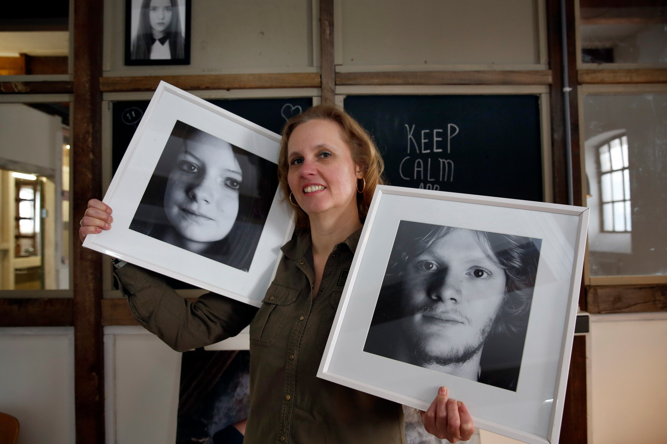 Moeder van zoon met Asperger portretteert mensen met autisme | Foto | AD.nl