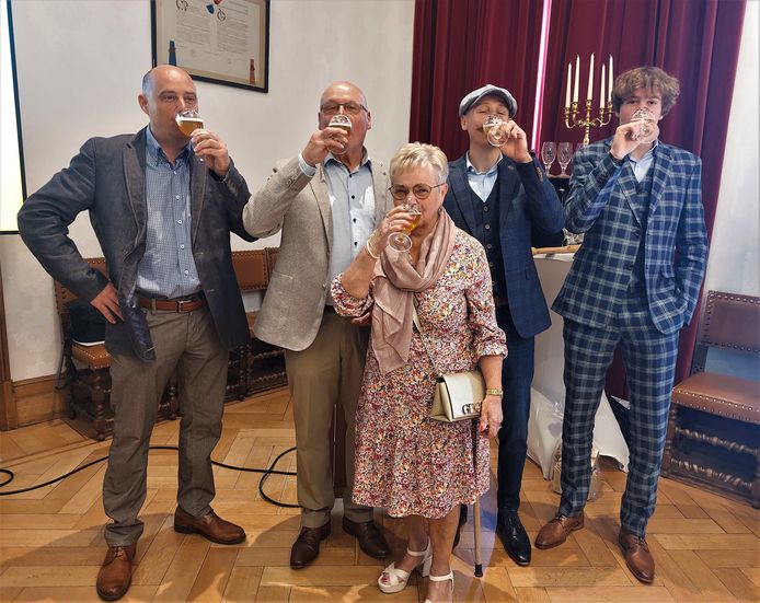Ne Flierefluiter viert 40-jarig bestaan met Super Tripel: “Whisky ...