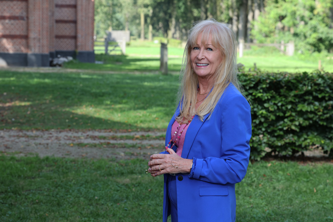 Micha Marah blaast 70 kaarsjes uit en heeft nieuwe man in haar leven ... Micha Marah blaast 70 kaarsjes uit en heeft nieuwe man in haar leven ...