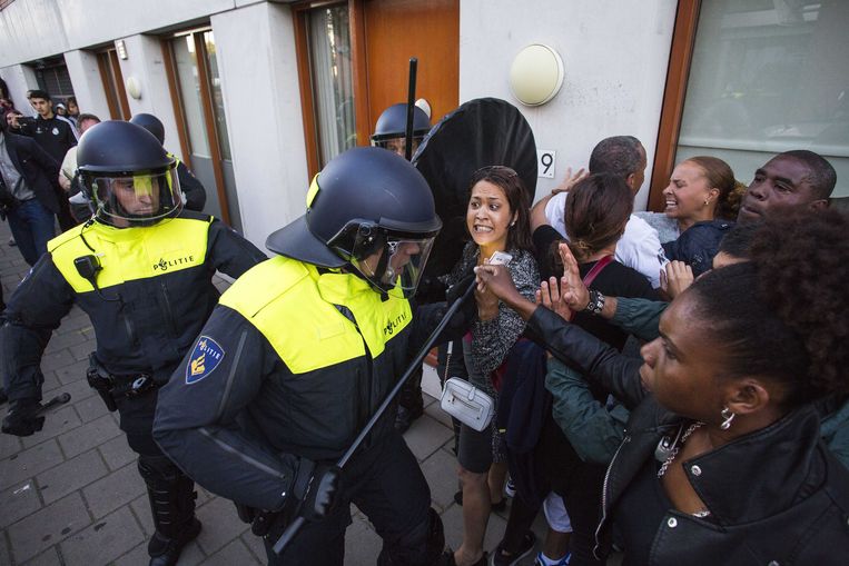 Er komt een nieuwe wet voor agenten die geweld hebben gebruikt, wat ...