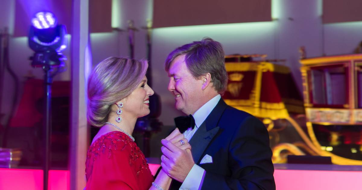 Dansend koningspaar straalt op privé-verjaardagsfeest | Show | AD.nl