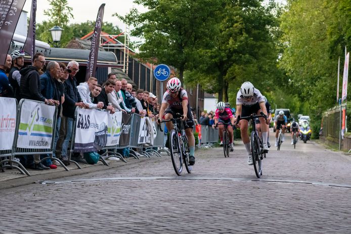 Renster Sarah ten Hartog: laatbloeier na weddenschap met haar vader ...