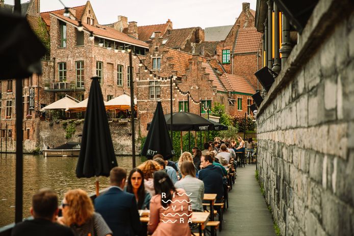 NET OPEN. Ponton aan het water weer omgevormd naar zomerbar: “Welkom ...