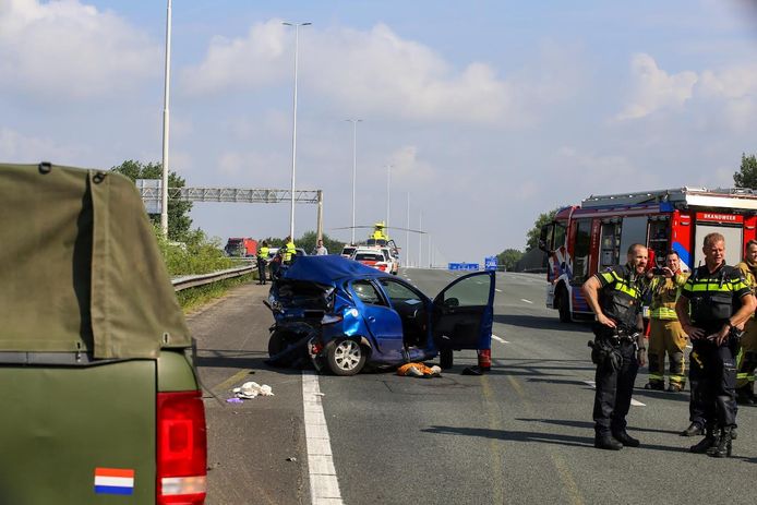 Bestuurder van Belgisch voertuig zwaargewond na botsing met militair ...
