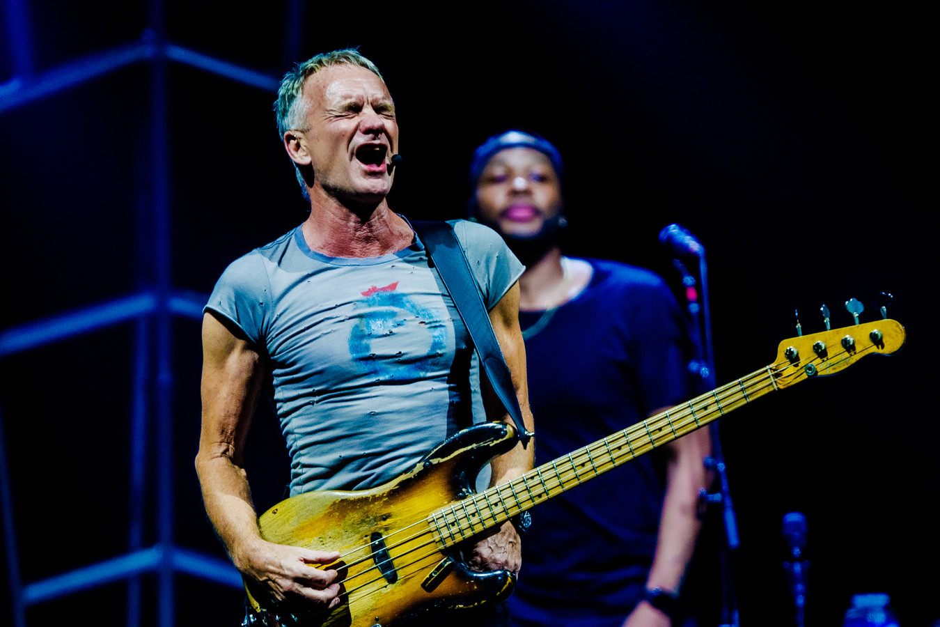 Sting moet optreden in Amsterdam beëindigen door stemproblemen: “Ik kom ...