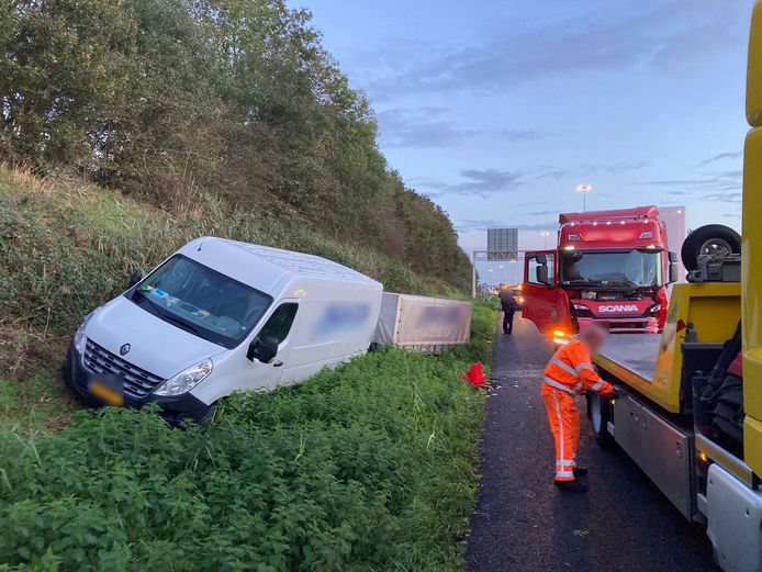 Veel vertraging op A27 richting Breda na ongeluk, weg inmiddels weer open | Breda | bndestem.nl