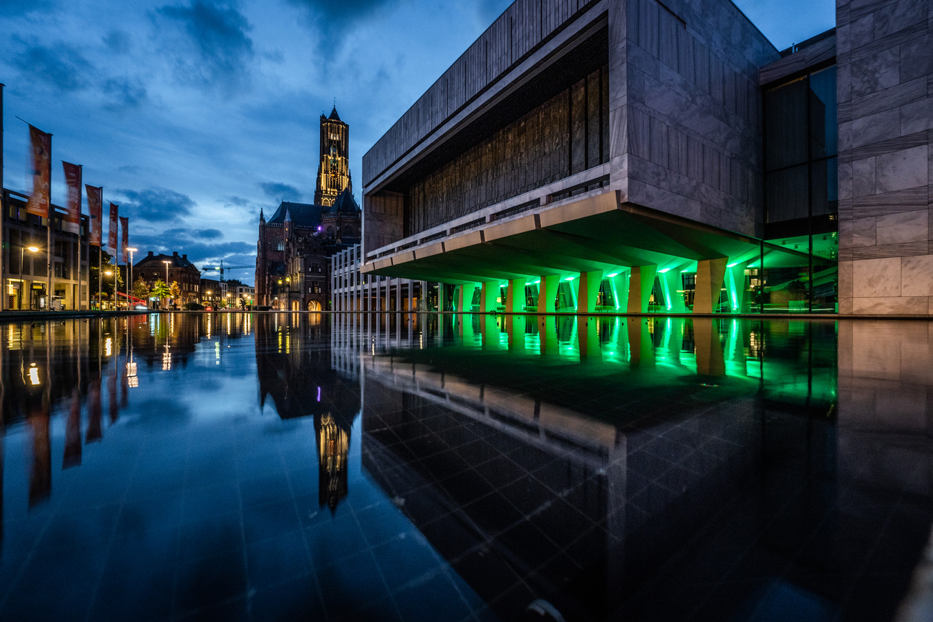 Arnhemse gebouwen kleuren groen voor Iraanse vrouwen na dood Mahsa ...