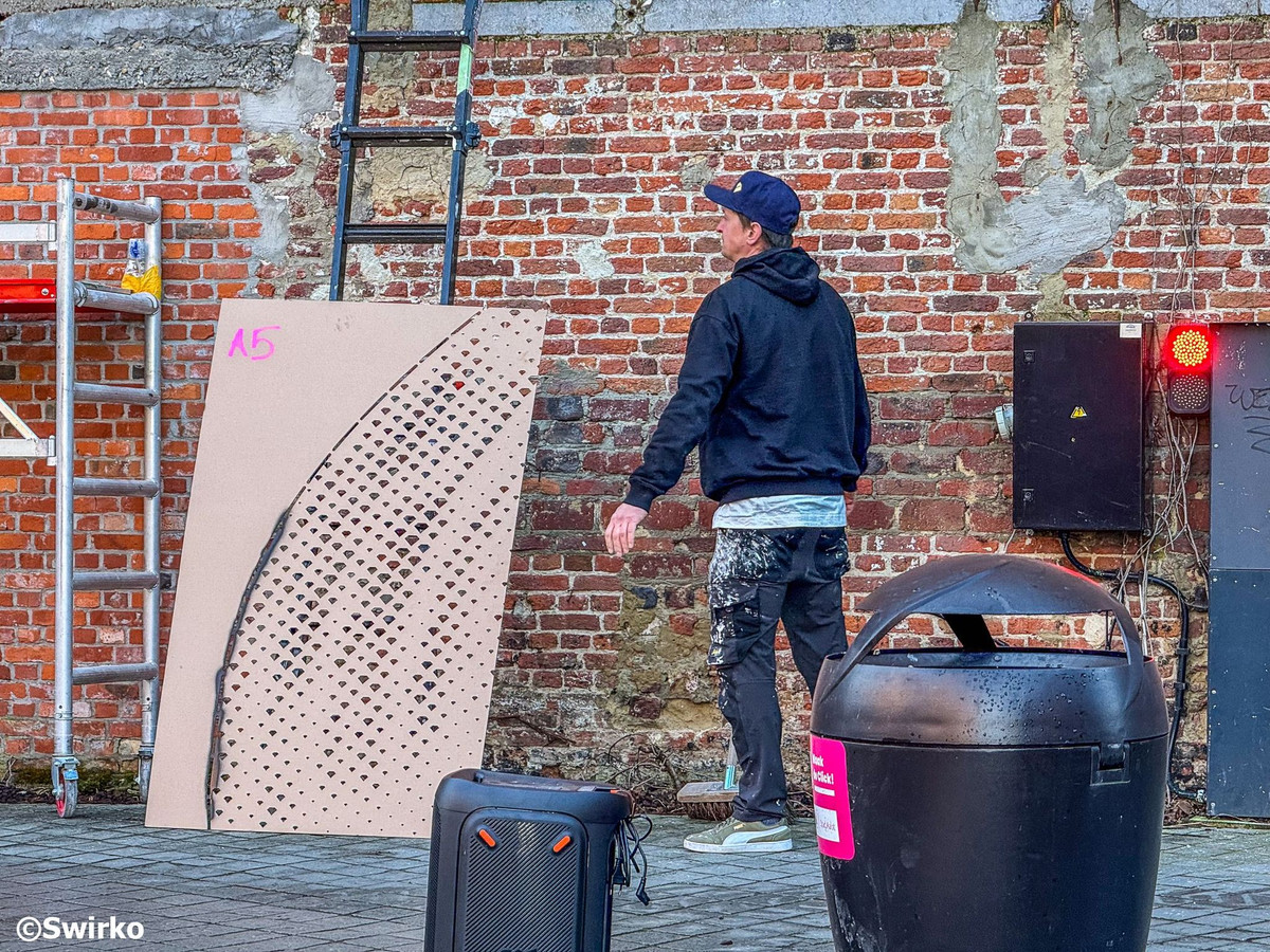 Muurschildering aan Utopia van 12 op 8 meter is eerbetoon aan bekende ...