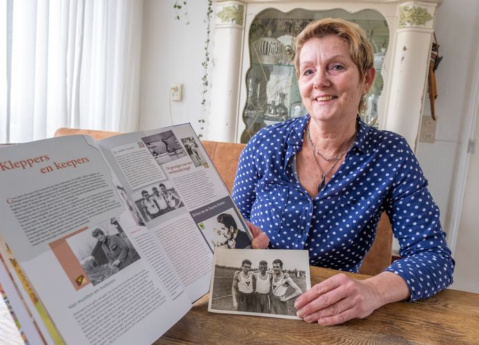 Ingrid vond het boek met daarin een foto van haar overleden vader ...