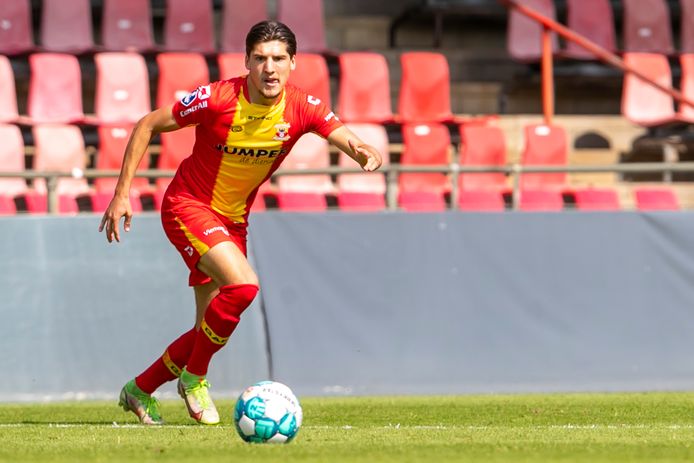 Middenvelder Radstake naar HSC’21 | Amateurvoetbal | tubantia.nl