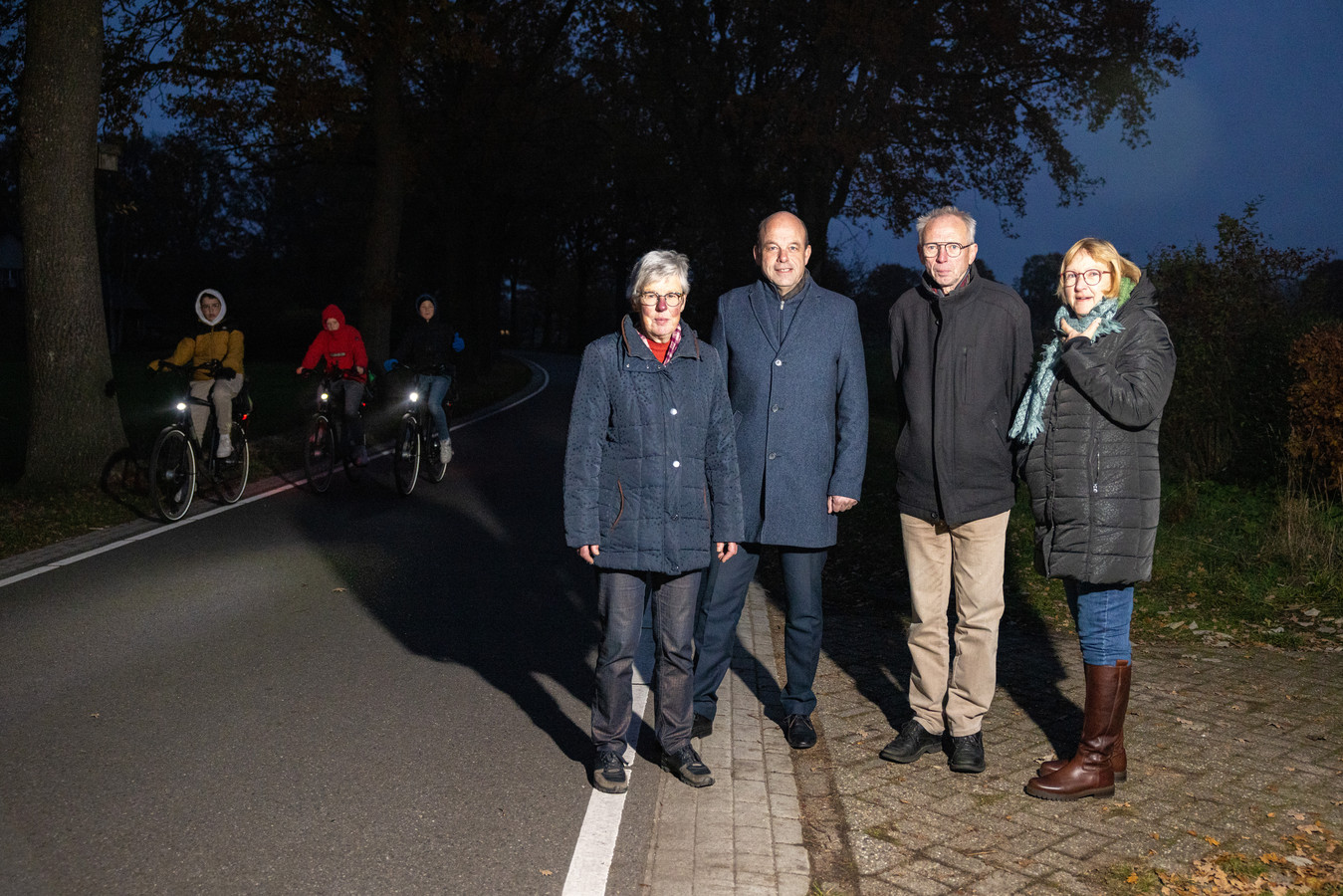 Buurt in Dalfsen ziet verlichting van drukke fietsroute naar Zwolle ...