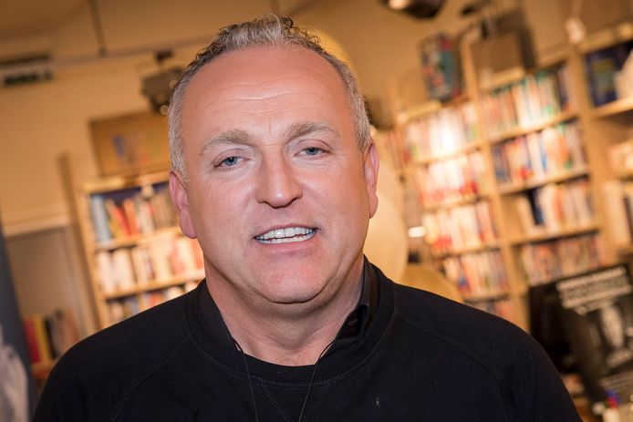 Gordon krijgt waarschuwing van burgemeester na drukte bij koffietent ...