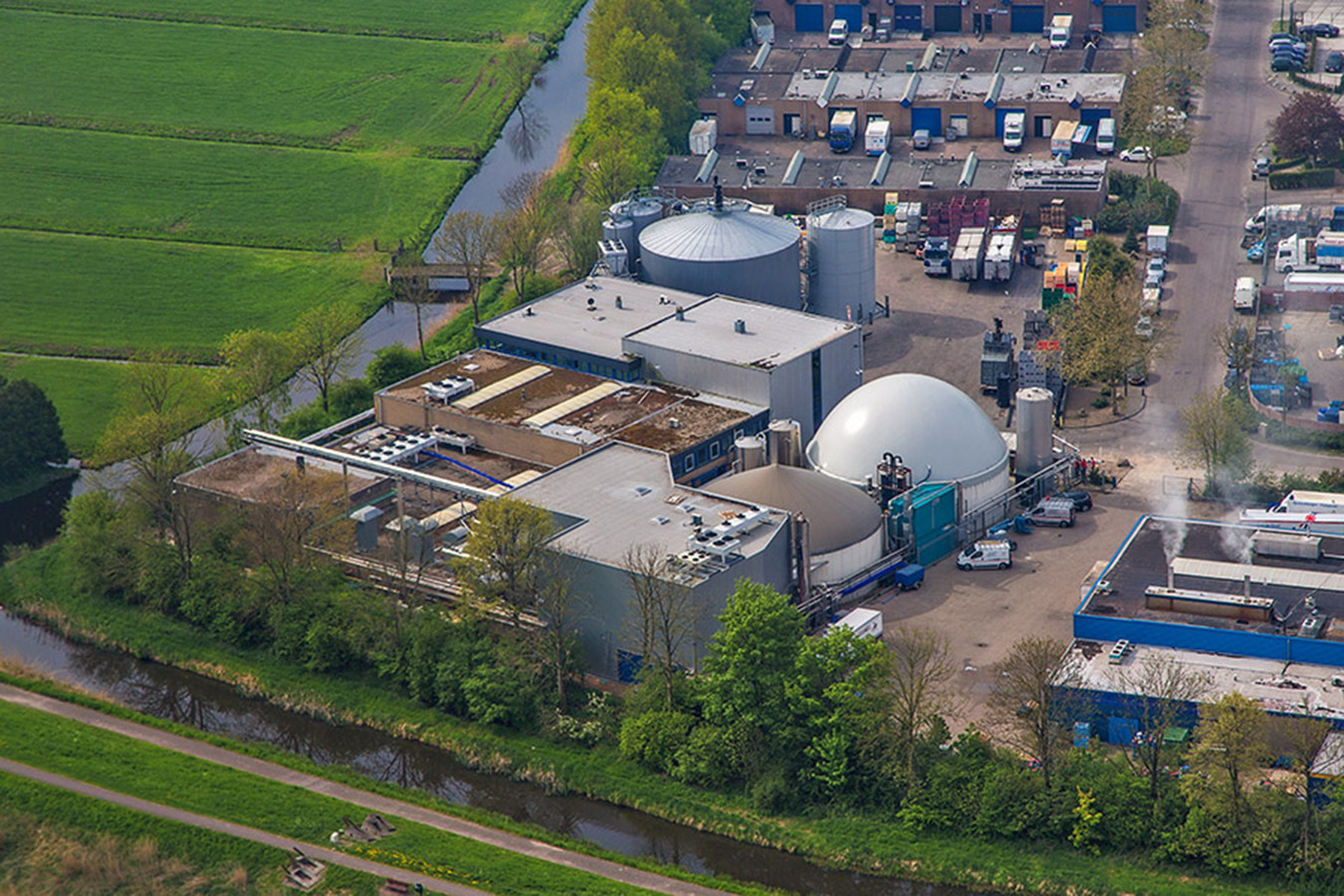 Bunschoten raakt na twaalf jaar stankbron kwijt: biovergister Van de ...