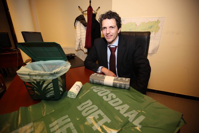 Vuilzakken verdubbelen in prijs | Roosdaal | hln.be