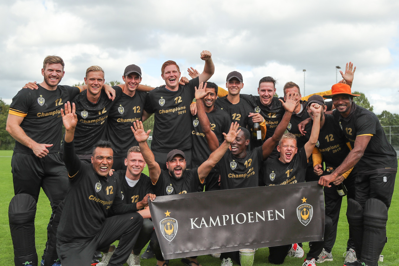 Excelsior'20 knap in stijl naar de titel van cricketcompetitie | Foto ...