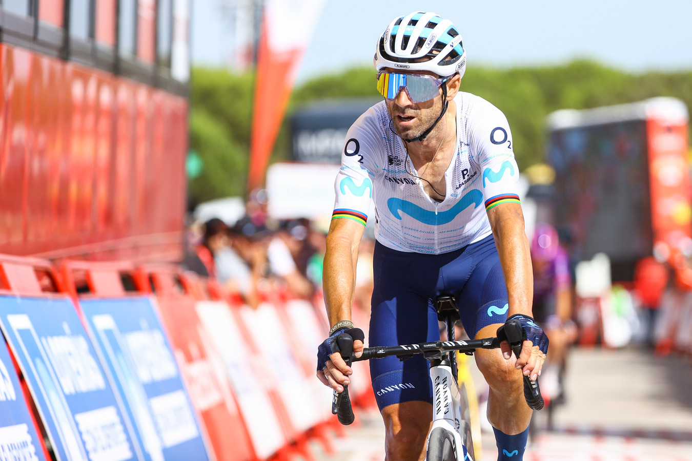 Hij kan het nog steeds: 42-jarige Alejandro Valverde wint zijn eerste ...