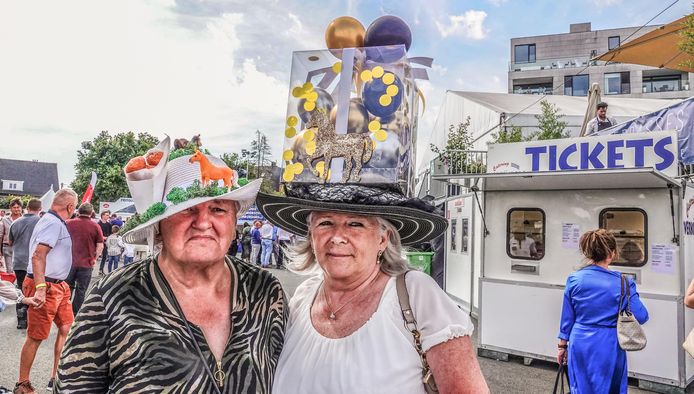 Eerste bezoekers Waregem Koerse stromen toe op Gaverbeekhippodroom ...