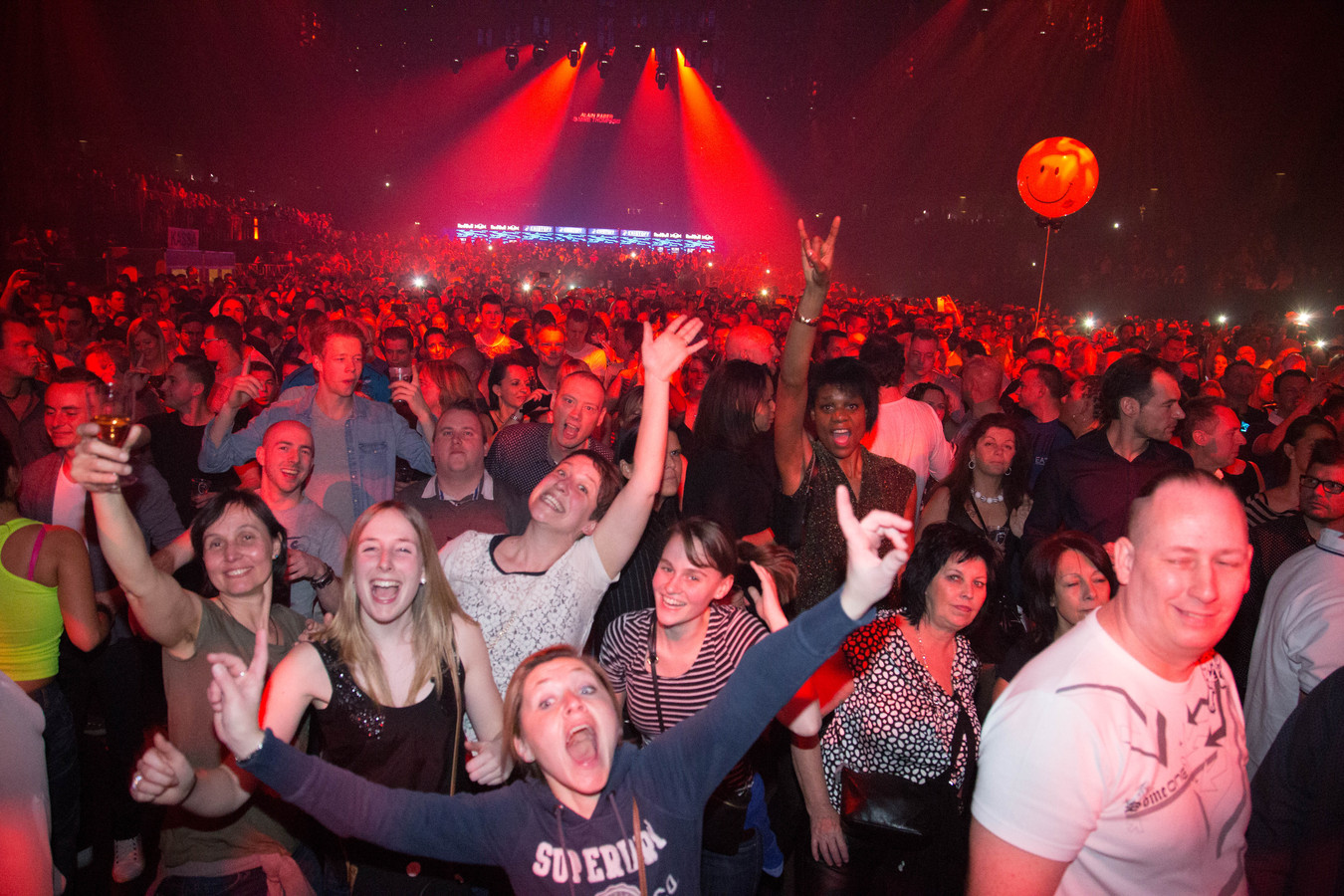 Antwerpen boven op Monopoly Discotheken: Café d’Anvers, Red & Blue, The ...